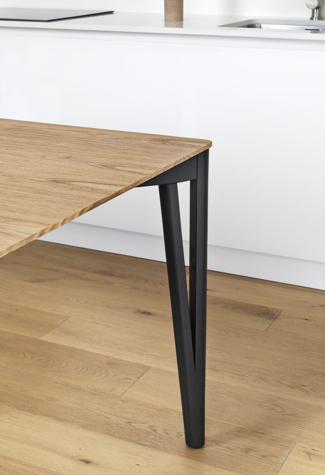 Decapo Dining Table by Miniforms at RB.Twelve | Luxury Dining Tables at RB12