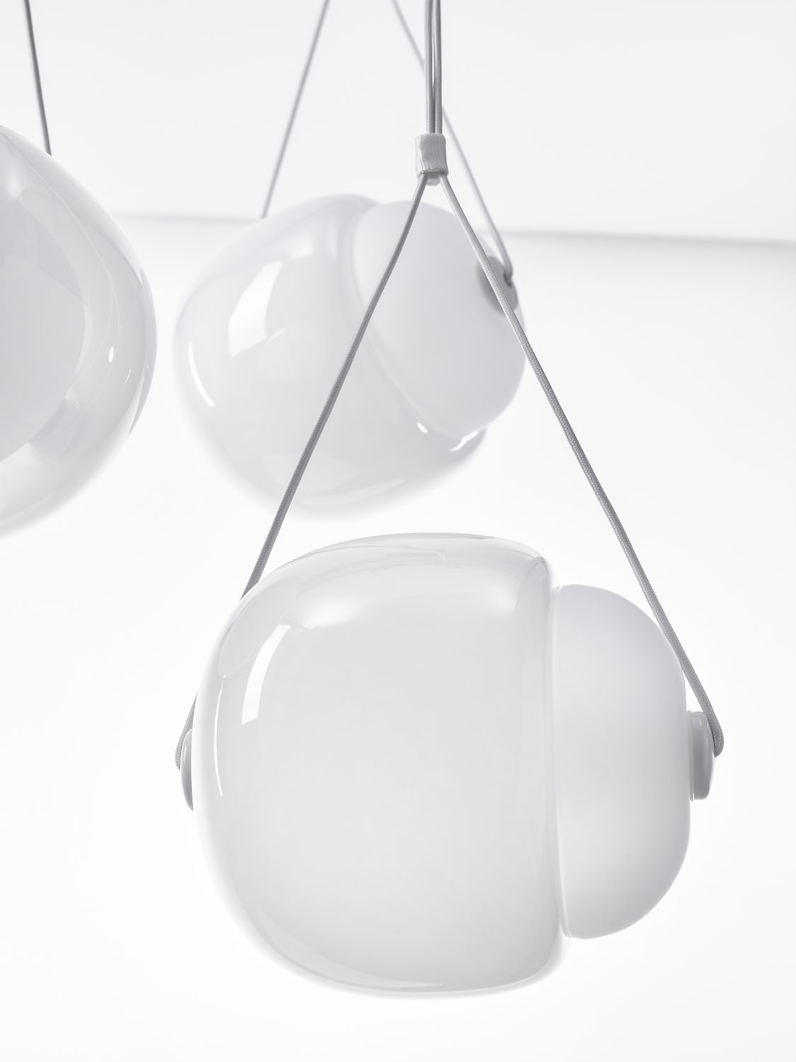 Capsula Pendant by Brokis at RB.Twelve | Luxury Pendant Lamps at RB12